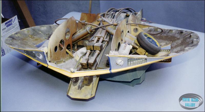 Flying sub retracted landing gear